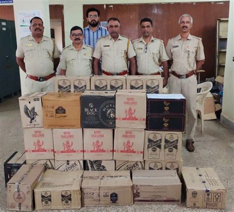 बहरल गरदवरन पकडल दरसठ Marathi News stock of liquor caught from crowd outside in