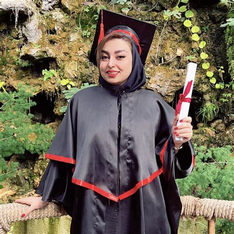 دختر گل فروش فروشگاه دختر گل فروش