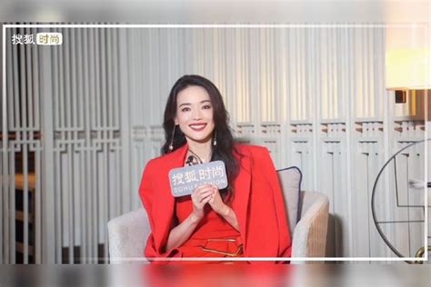 一起来围观 舒淇 来到三亚的她一秒梦回非诚勿扰最近对于什么事物很上瘾很爱玩属于舒淇式的保养秘诀是什么