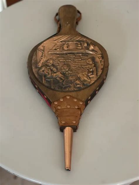 ANCIEN SOUFFLET De cheminée Ossature Bois Cuir Deco En Cuivre EUR 15 00