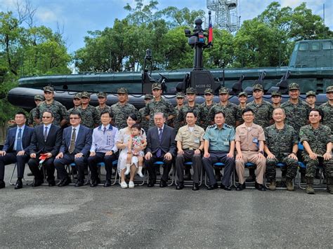 軍友社榮譽理事長李棟樑慰問陸戰隊 亮點居然是這個 Yahoo奇摩汽車機車