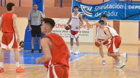 La selección española sub 20 de baloncesto ya se entrena en La Línea