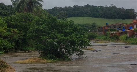 Случайно нащупал тело на дне реки журналист обнаружил труп девочки снимая репортаж о ее