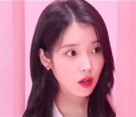 Iu チャールズニュースとユーモア
