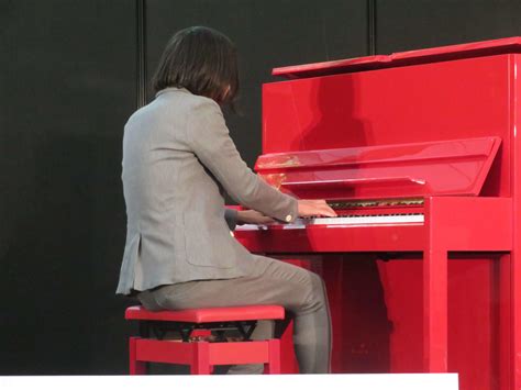 ふかわりょう生演奏「クラシックが好きなことに気が付くきっかけになれば」幼少期からピアノ習う 芸能写真ニュース 日刊スポーツ
