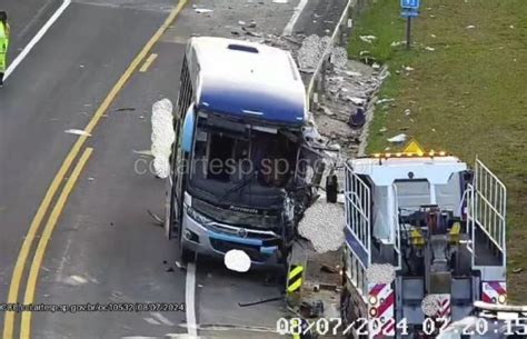 Grave Acidente Entre ônibus E Micro ônibus Deixa Vários Mortos E