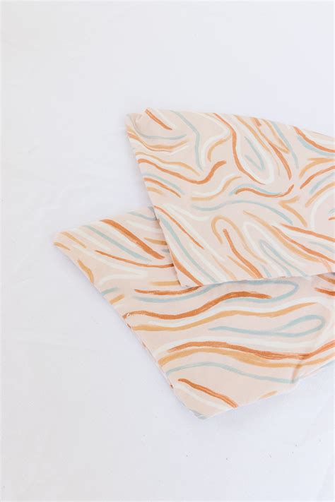 How To Make Diy Fabric Bows Using A Thrifted Bedspread — Smor Home How To Make Diy Fabric Bows Using A Thrifted Bedspread — Smor Home