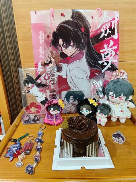 鯊魚 跟坂田銀時過生日的一天 2024的我好幸福🥺完全是銀魂元年台中場電影在最感動的地方聽到打呼超好笑一聽到片頭曲整個雞皮疙瘩起來😭真的好