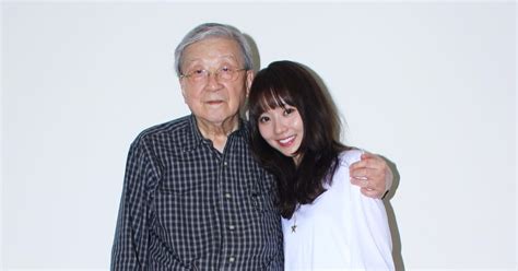 國寶級電影導演的李行、日本歌手、超模、演員leina池端玲名，自掏腰包買機票，出席紅心字會「向日葵獎助學金」頒獎典禮，為弱勢兒童及受刑人家庭