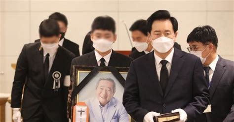 [포토]故 송재호 쓸쓸한 영정 속 미소