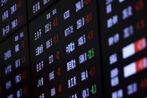 逃げた海外勢－日本株の保有比率、アベノミクス前まで急低下 Bloomberg