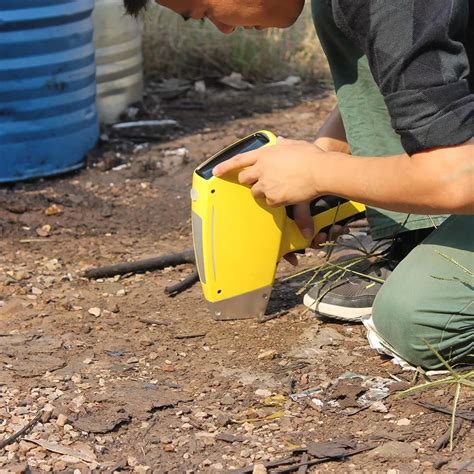 Portable Handheld Xrf Spectrometer Mineral Metal Rohs Application Buy Handheld Xrf Analyzer