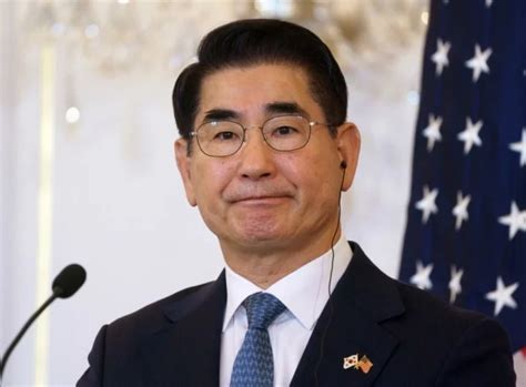 Притворениот јужнокорејски министер за одбрана се обидел да си го одземе животот во притвор