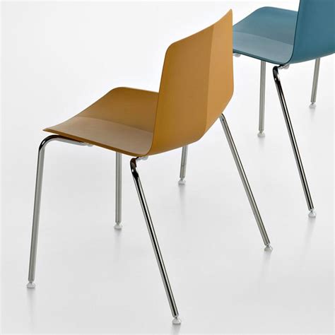 Chaise de réunion design empilable coque plastique par Hannes Wet