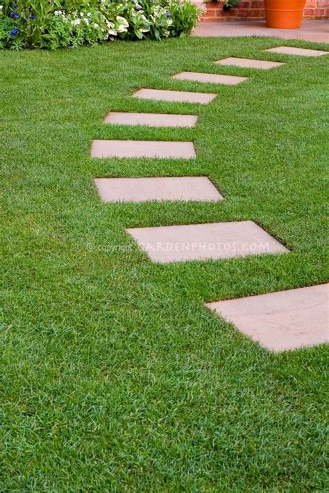 How To Lay A Stepping Stone Path On Grass At Ana Scott Blog