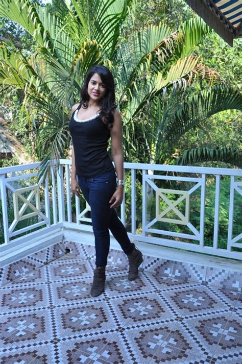 Sameera Reddy Latest Hot Photos ~ Share Actress