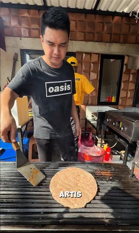 Aldi Taher Kini Jualan Burger Jumbo Langsung Viral Dan Cuan