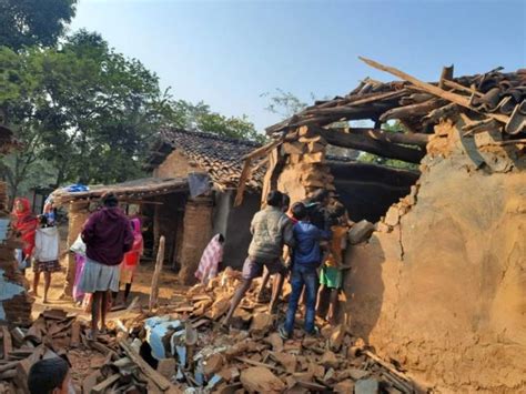 हाथियों ने तीन घरों को किया ध्वस्त ग्रामीणों में दहशत 3 Houses