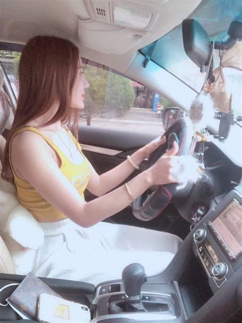 T Ng H P H Nh Nh Con G I L I Xe T M I Nh T