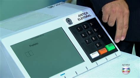 TRE PE explica como votar na urna eletrônica NE1 G1