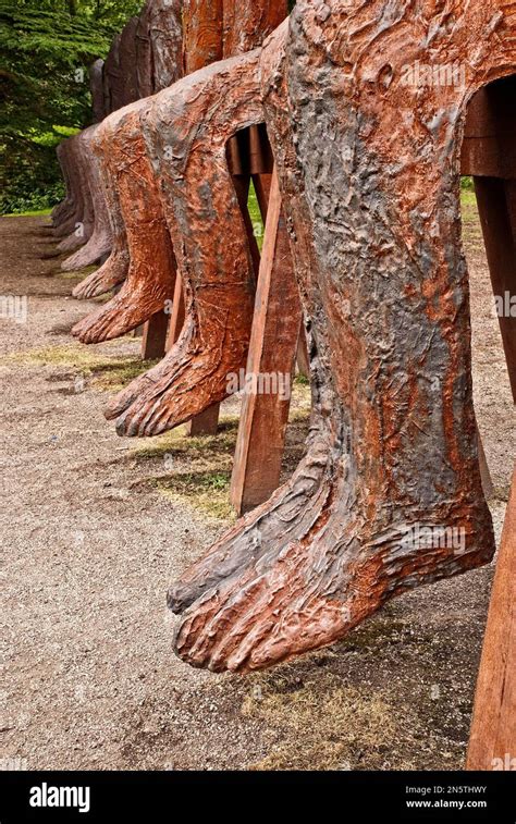Ten Seated Figures By Magdalena Abakanowicz At Yorkshire Sculpture Park