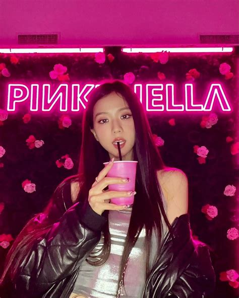 私服也和表演服一樣好看，不在舞台上的時候， Blackpink 在 Coachella 都穿什麼？ The Femin