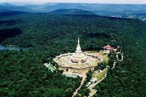 พระมหาเจดีย์ชัยมงคล อำเภอหนองพอก ร้อยเอ็ด