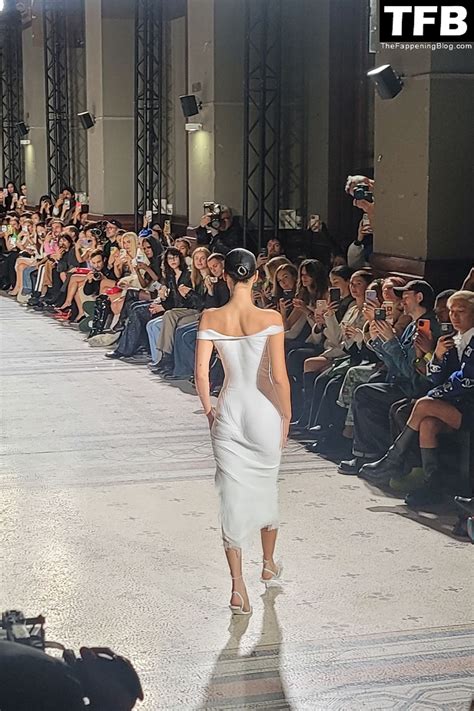Bella Hadid Goes Topless At The Coperni Fashion Show In Paris 120 Photos Video Pinayflixx