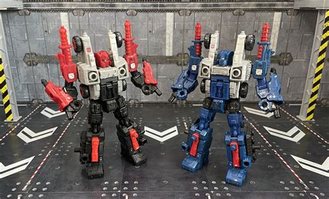 Legacy Deluxe Red Cog With Netflix Wfc Transformers Weapons Pack