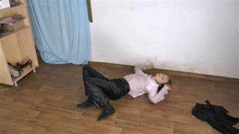 Hd Home From Work Relax Wetting Wmv 2pee4you Clips4sale