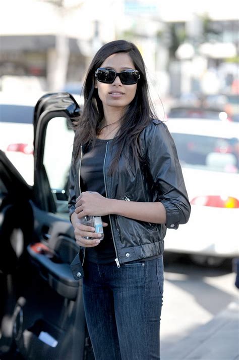 Asian Babes Freida Pinto Sexy Candid Photos