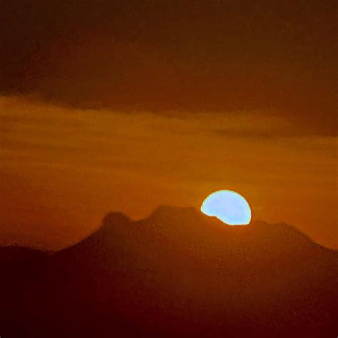 La Iztaccihuatl Dando A Luz Literalmente Como Si Estuviera Pariendo Al Sol 🏔️☀️