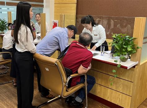 Nhi U Ng I Kh Ng V I Mua V Tin Gi V Ng Gi M Ti P Nh P S Ng Kinh T Vi T Nam Th Gi I