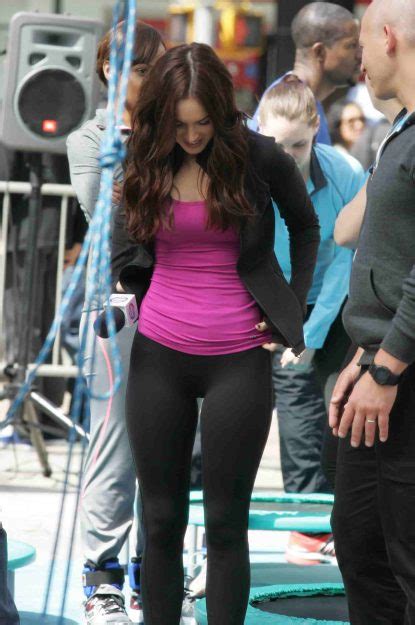 Megan Fox Does A Quick Cameltoe Check Cameltoe Sexy Pics Wehateporn