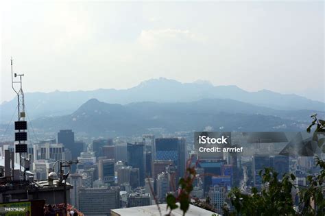 대한민국 서울의 도시 풍경 서울은 대한민국의 수도이자 가장 큰 도시입니다 0명에 대한 스톡 사진 및 기타 이미지 0명