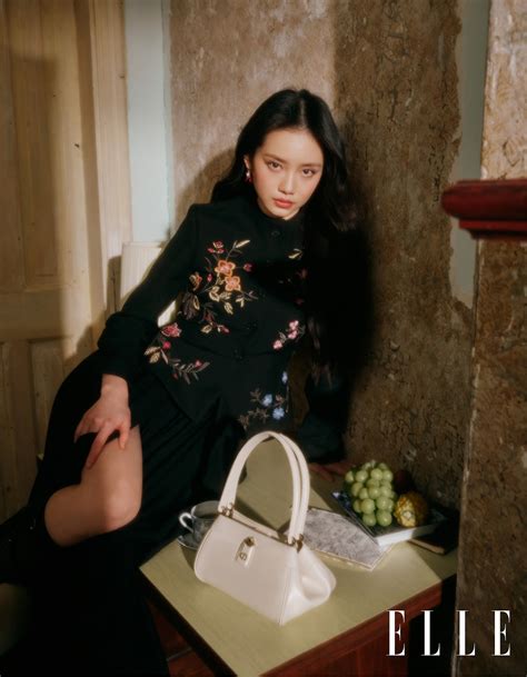 China Entertainment News Sun Yihan Poses For Photo Shoot