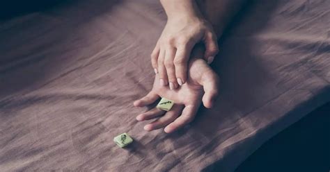 Girlfriend Dies During Sexनिर्जनस्थळी प्रियकराशी शरीरसंबंध