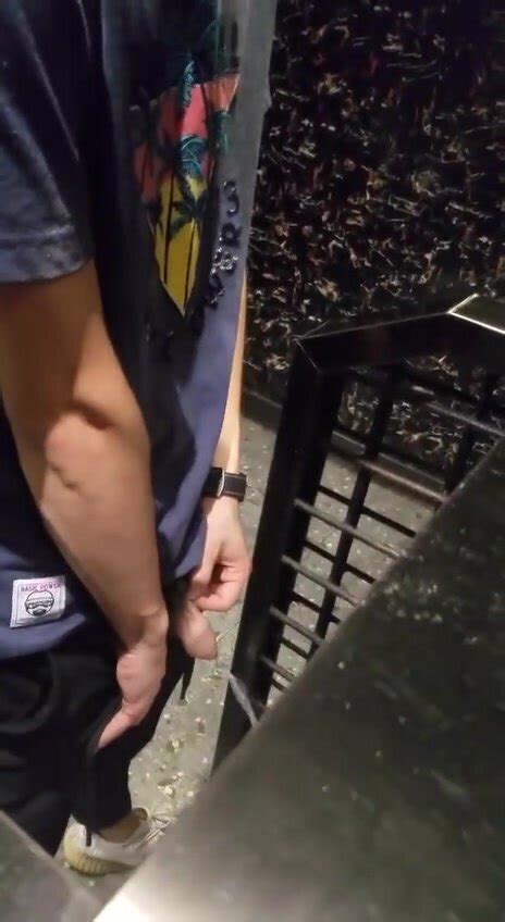 Chinese Urinal Spy Piss Vid