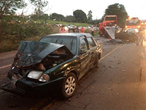 G1 Seis Pessoas Morrem Em Acidente Entre Cinco Carros Na Rodovia Pr