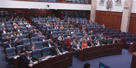 Возачките дозволи ќе продолжат да важат до крајот на годинава Собранието ги усвои измените на