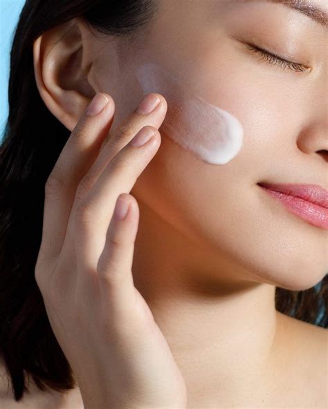 4 Thời điểm Phụ Nữ Thường Không Bôi Kem Chống Nắng Khiến Da Nhăn Già