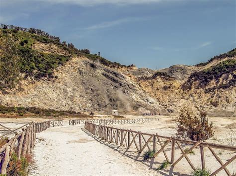 Stanno Per Eruttare Il Vesuvio O I Campi Flegrei Districhiamoci Fra