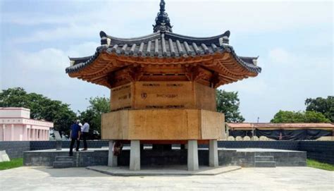 Korea Pavilions Signboard Uses Flawed Hindi Language At Queen Huh Heo