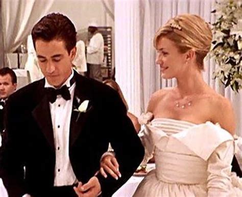 bộ váy cưới thảm họa trên màn ảnh Biểu tượng thời trang Sex And The City cũng có lúc quê mùa