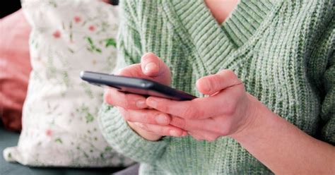 Is Snooping Through Your Partners Phone Illegal Huffpost Uk Life