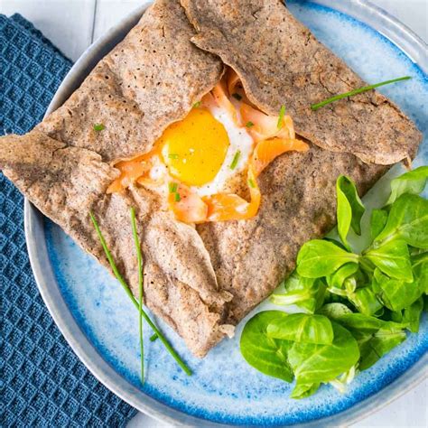 Galette de sarrasin truite poireau œuf la cerise sur le maillot Recipe Ethnic recipes