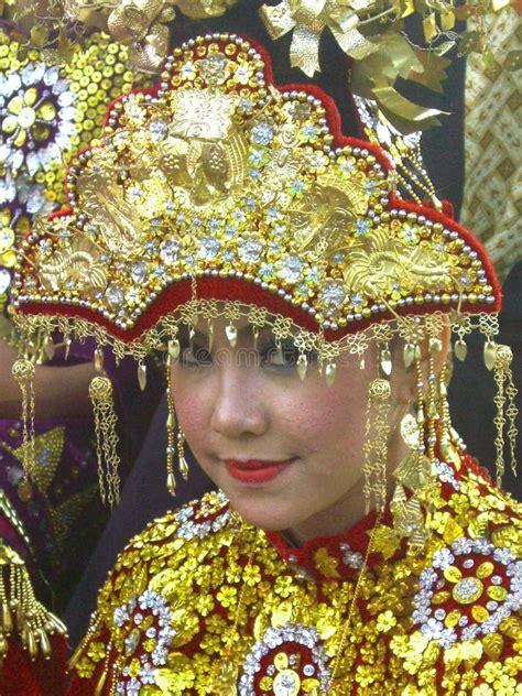 Traditionelles Indonesisches Kleid Redaktionelles Stockbild Bild von festlich kostüm