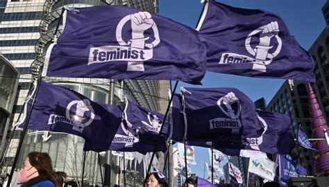 Féminisme Le Mouvement Des Femmes Hétérosexuelles Qui Choisissent De