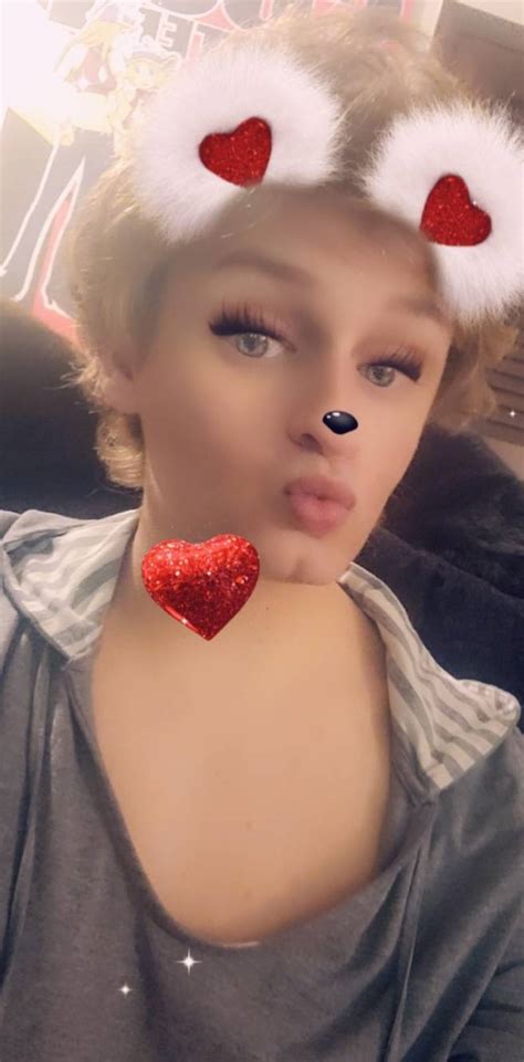 Just A Typical Fembabe Scrolller Just A Typical Fembabe Scrolller