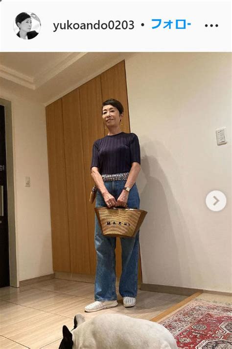 安藤優子氏がユニクロのジーンズでおしゃれに決めたショットを公開「お似合い」などと絶賛の声 芸能 日刊スポーツ